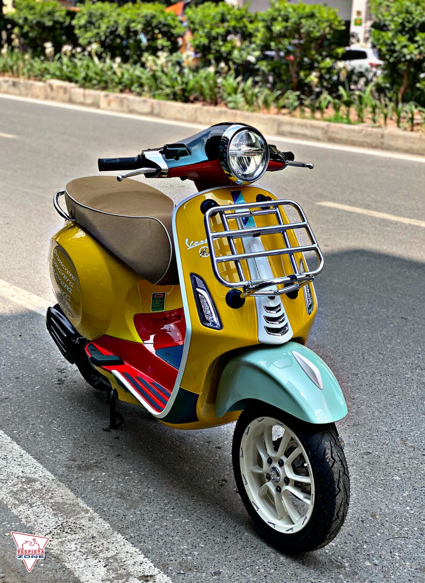 Vespa Primavera Sean Wotherspoon