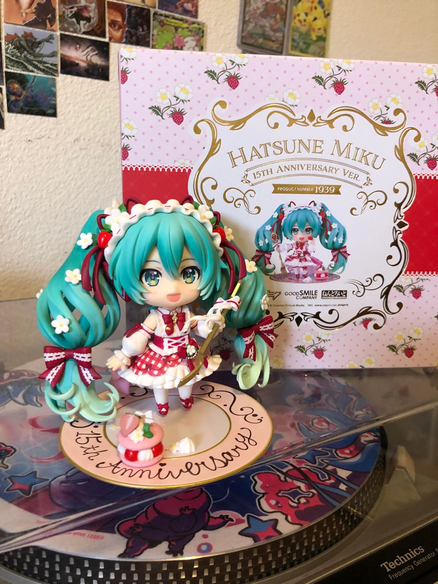 Nendoroid Hatsune Miku 15th Anniversary - Vocaloid - Good Smile Compan ...