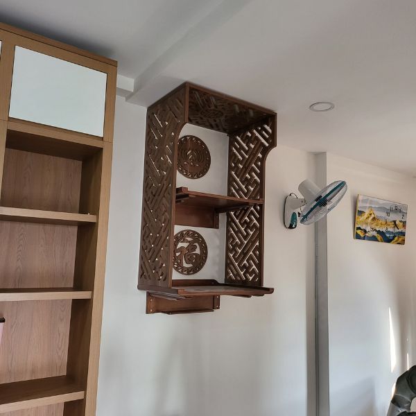 Bàn thờ treo tường kết hợp vách ngăn mẫu MS26 – NỘI THẤT NAM HẢI