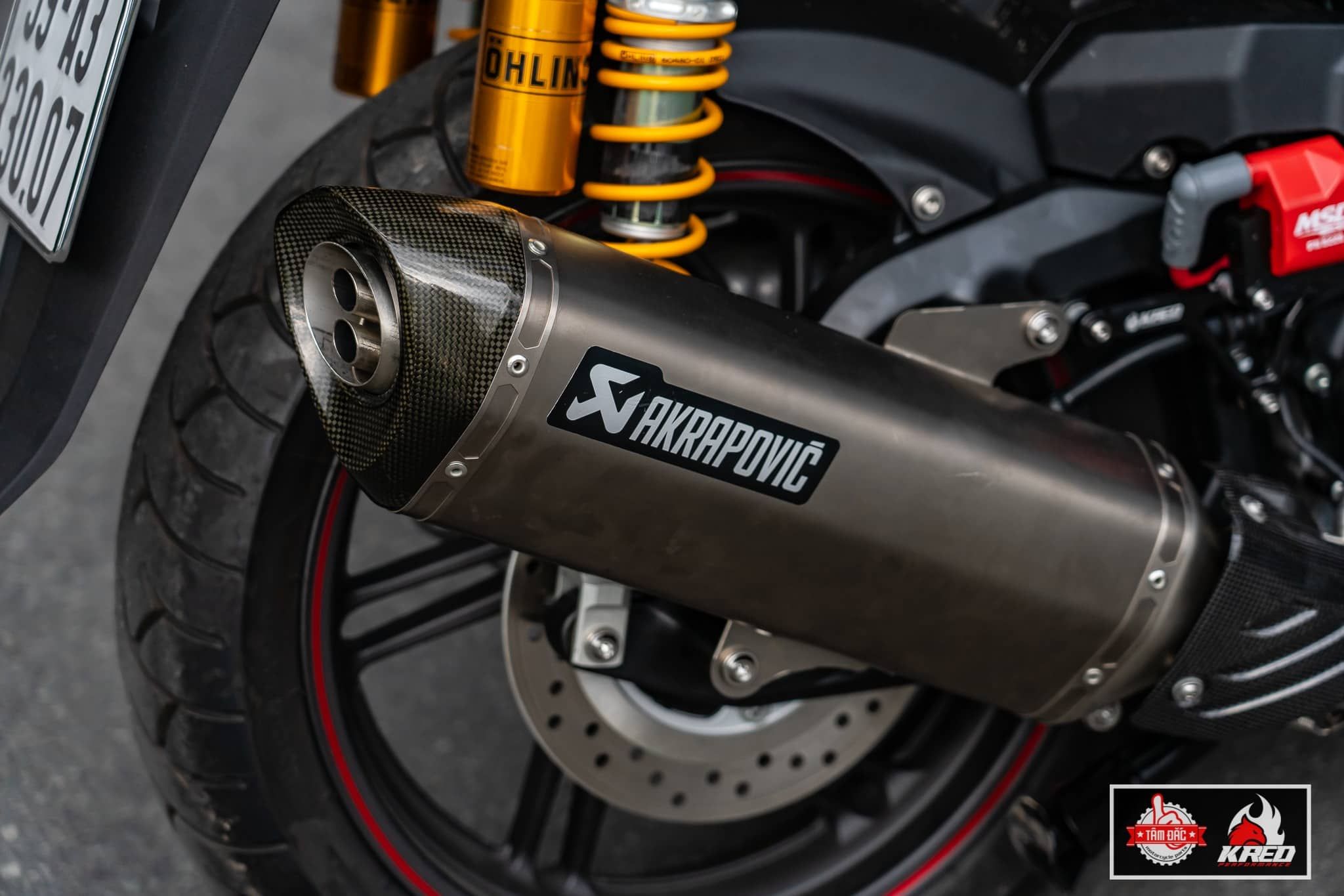 Pô Akrapovic C400 cho SH350i – Tâm Đắc Shop