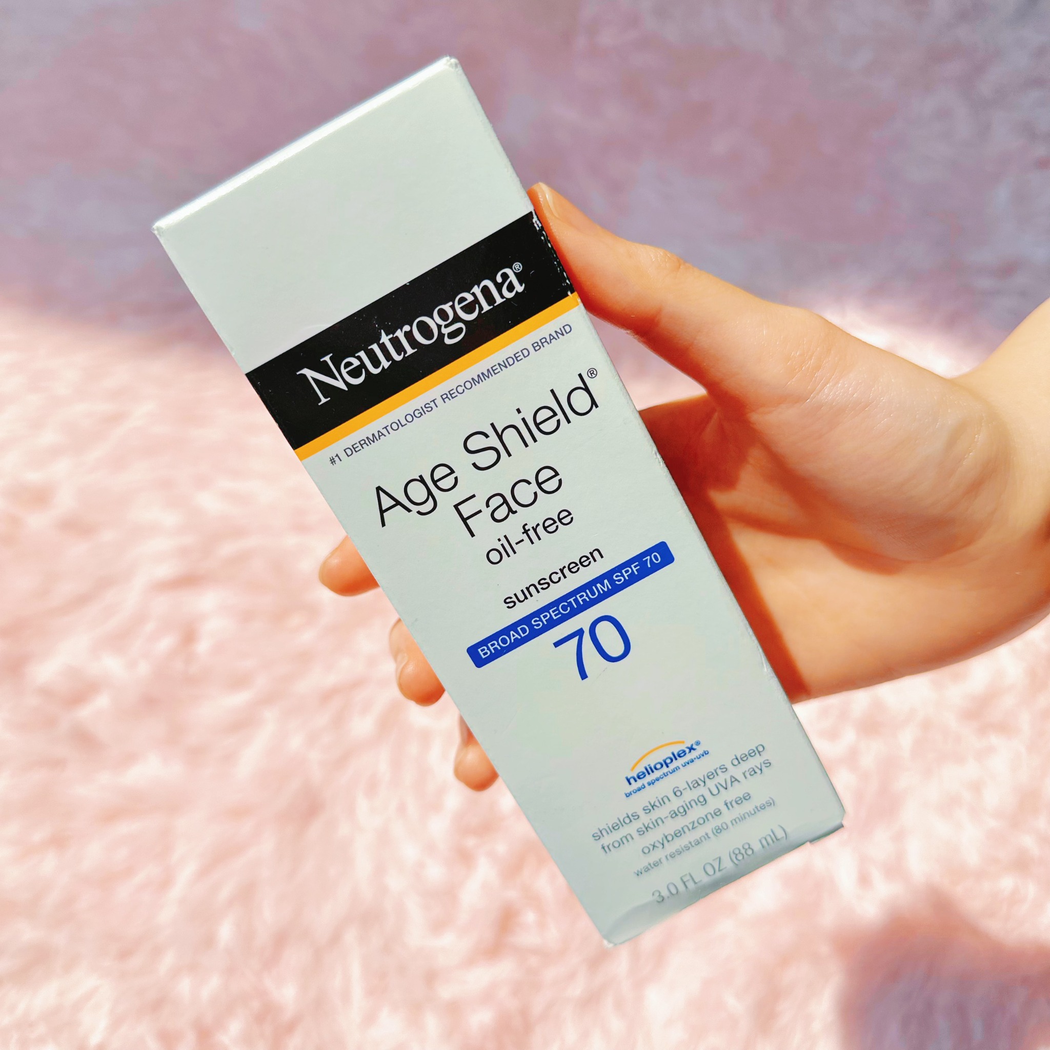 Kem chống nắng hỗ trợ chống lão hóa Neutrogena Age Shield Face Oil-Free ...