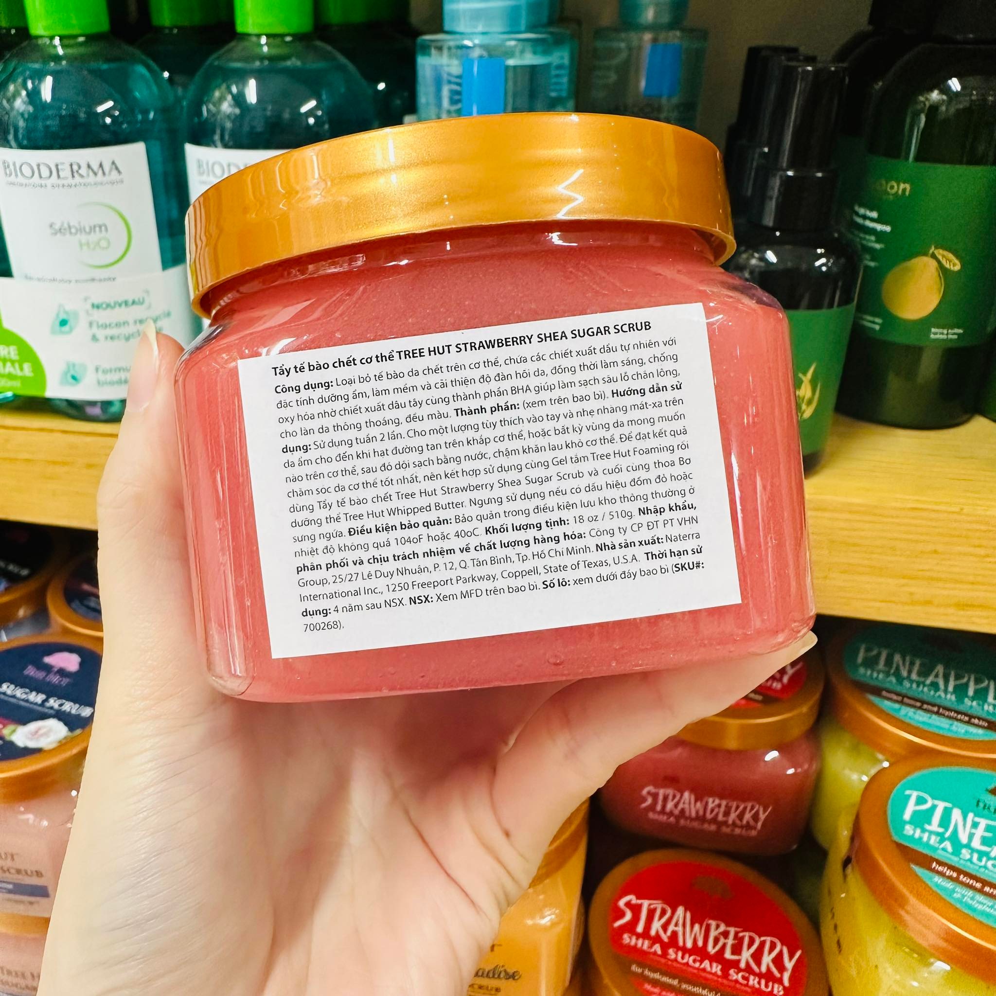 Tẩy tế bào chết cơ thể hương dâu Tree Hut Shea Sugar Scrub STRAWBERRY ...