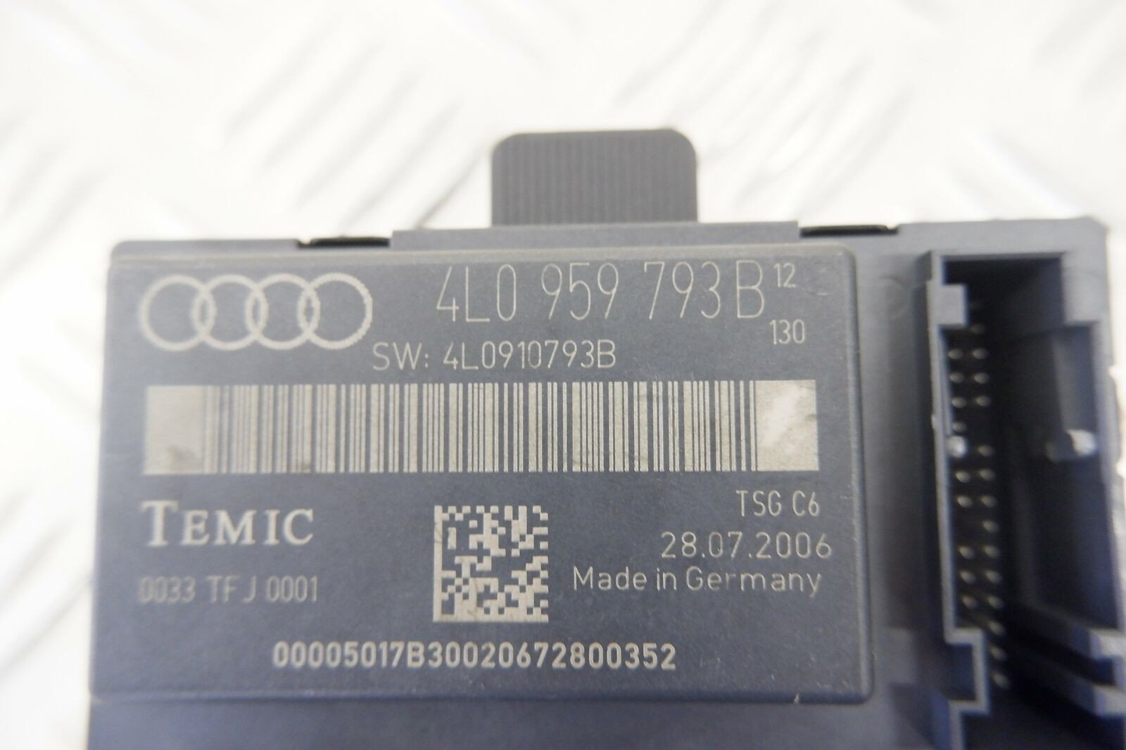 Hộp điều khiển cửa AUDI Q7 2006 trước phải tháo xe mã 4L0959793B, 4L0 ...