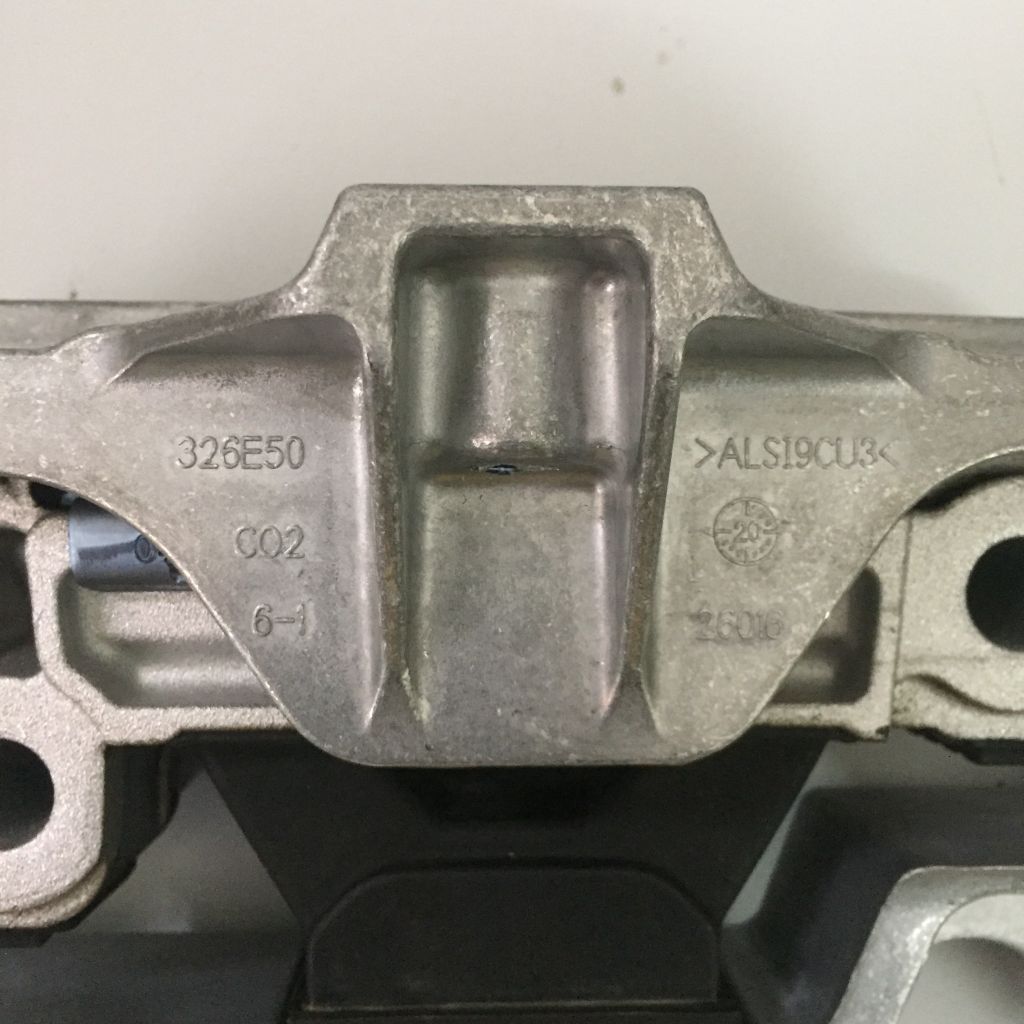 Cao su chân máy Mercedes GLA200 đời 2016. Mã A2462400000, A 246 240 00 ...