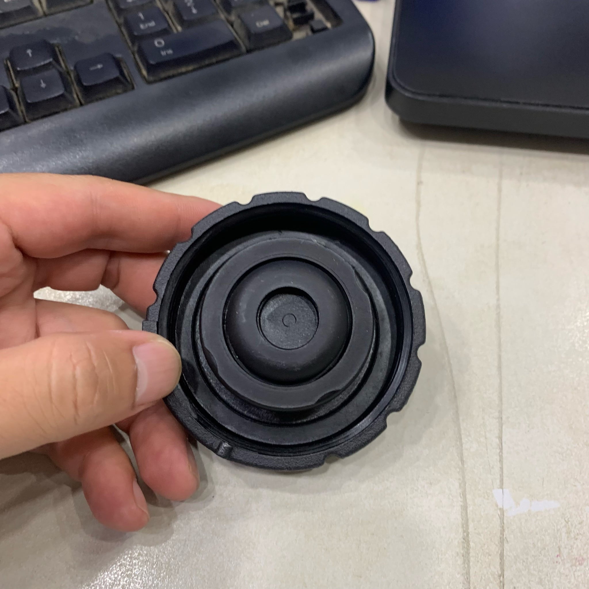 Nắp bình nước phụ Mercedes C180, C200, C230, C240 BMTS 2105010615 ...