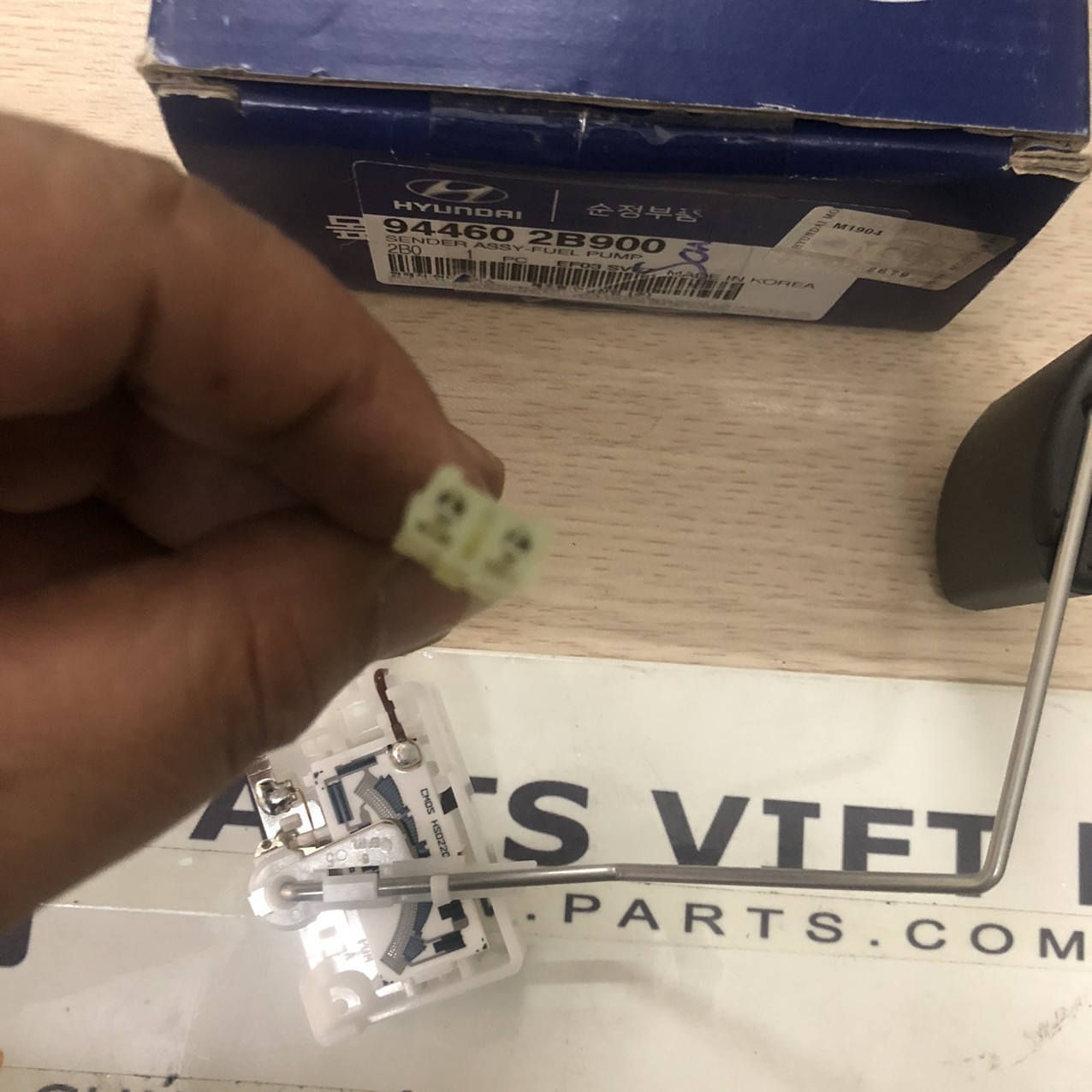 CẢM BIẾN BÁO DẦU PHỤ HYUNDAI SANTAFE ĐỜI 2006-2009 944302B900, 94430-2 ...