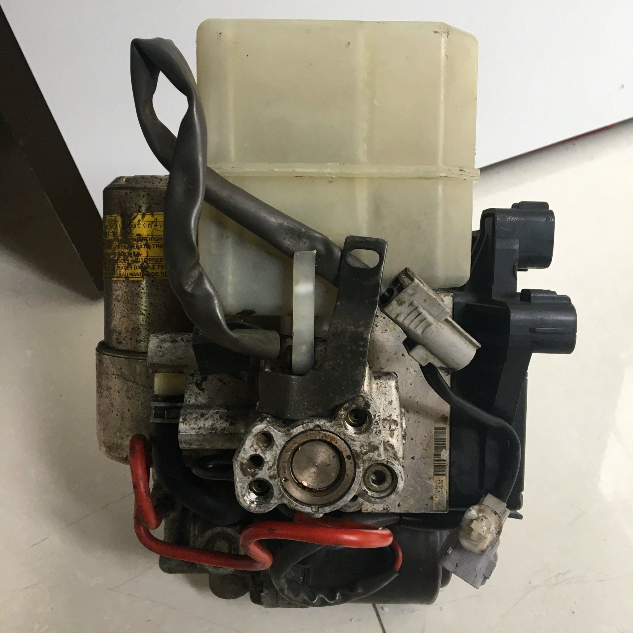 Cụm phanh Abs Toyota Land Cruiser FZJ100 tháo xe – Parts Viet Nam ...