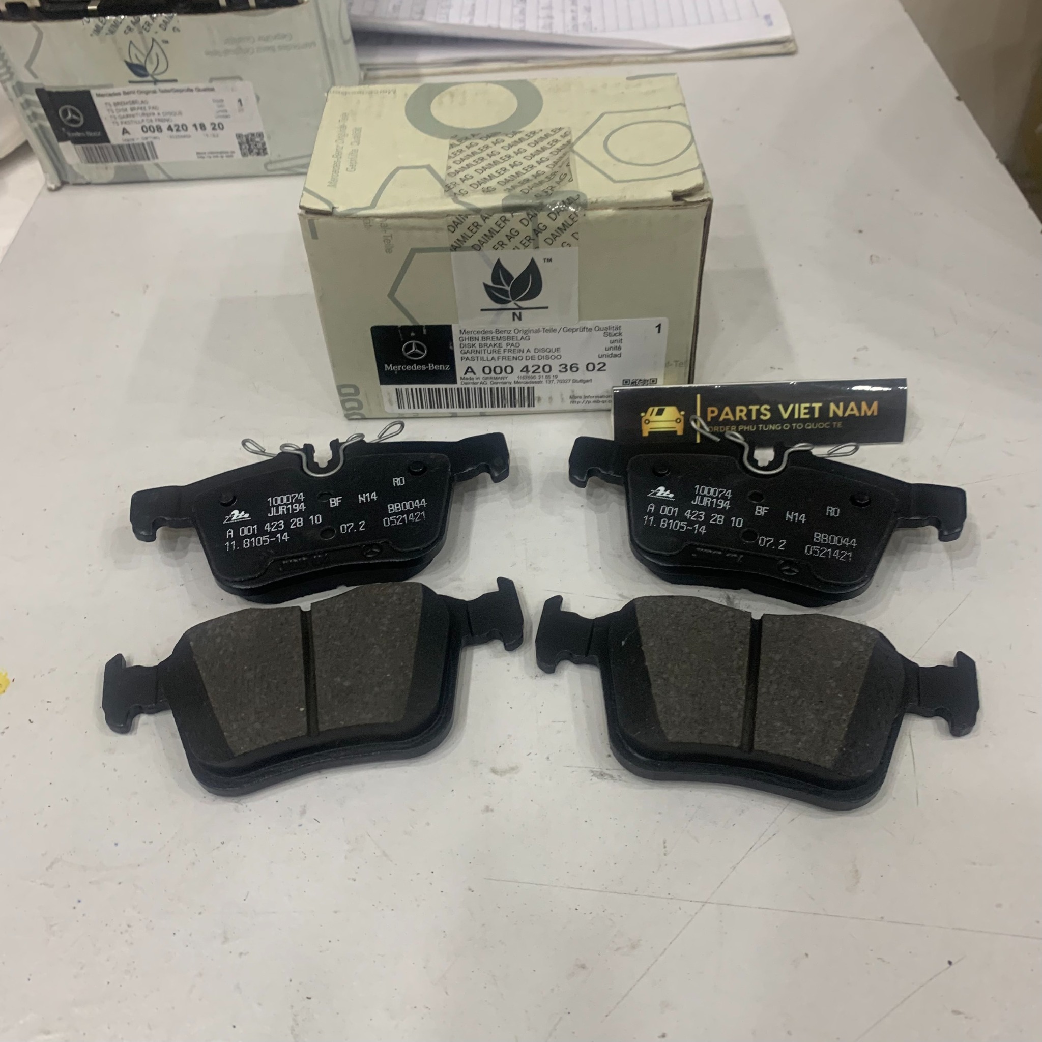 Má phanh sau Mercedes W213, W205 C200, C250, C300 0004203602, 00842013 ...