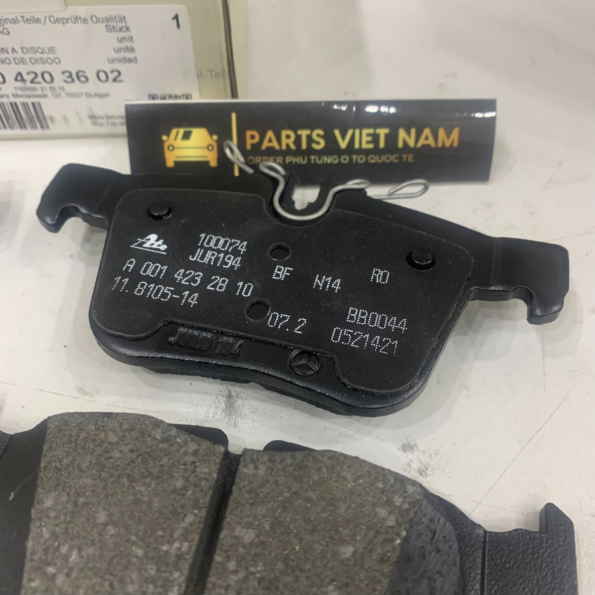 Má phanh sau Mercedes W213, W205 C200, C250, C300 0004203602, 00842013 ...