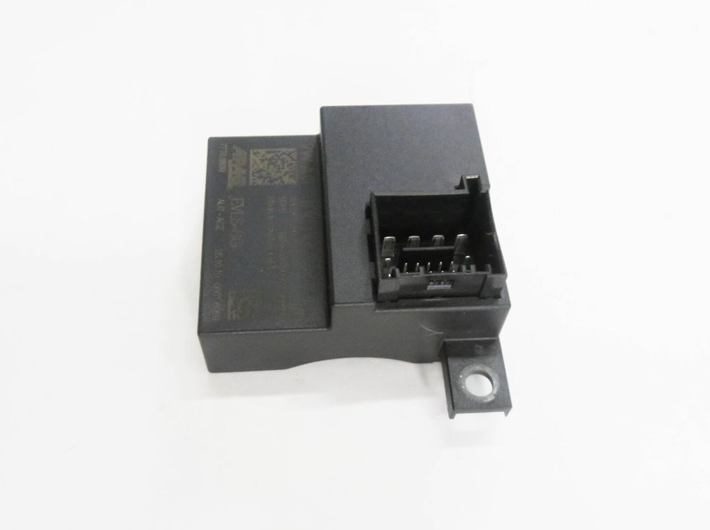 Mô-đun hoặc hộp điều khiển cột lái cho dòng xe Porsche Cayenne năm 201 ...