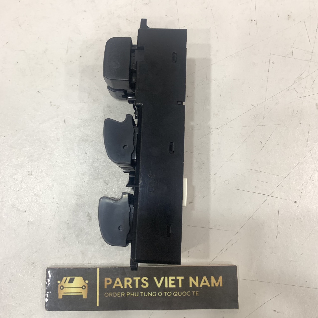 Công tắc lên xuống kính tổng Chevrolet Colorado 2012 - 2016. Hàng Taiw ...