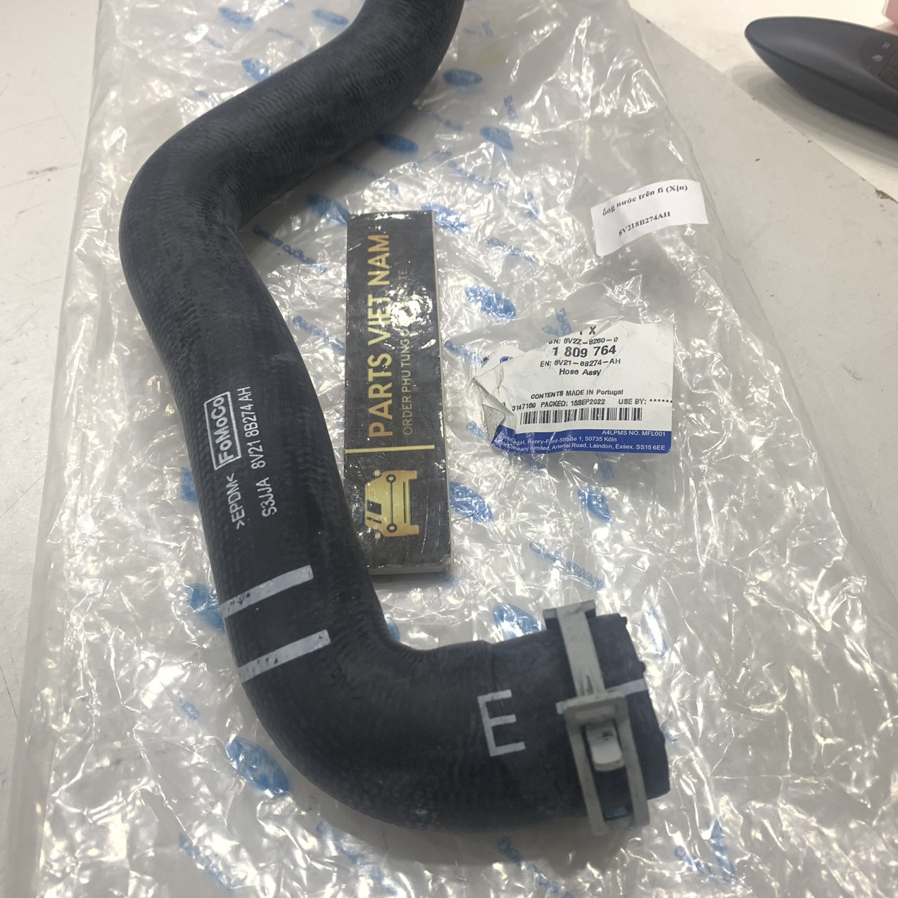 Ống nước két nước trên Ford Fiesta 1.5 đời 2010 - 2018. Hàng chính hãn ...