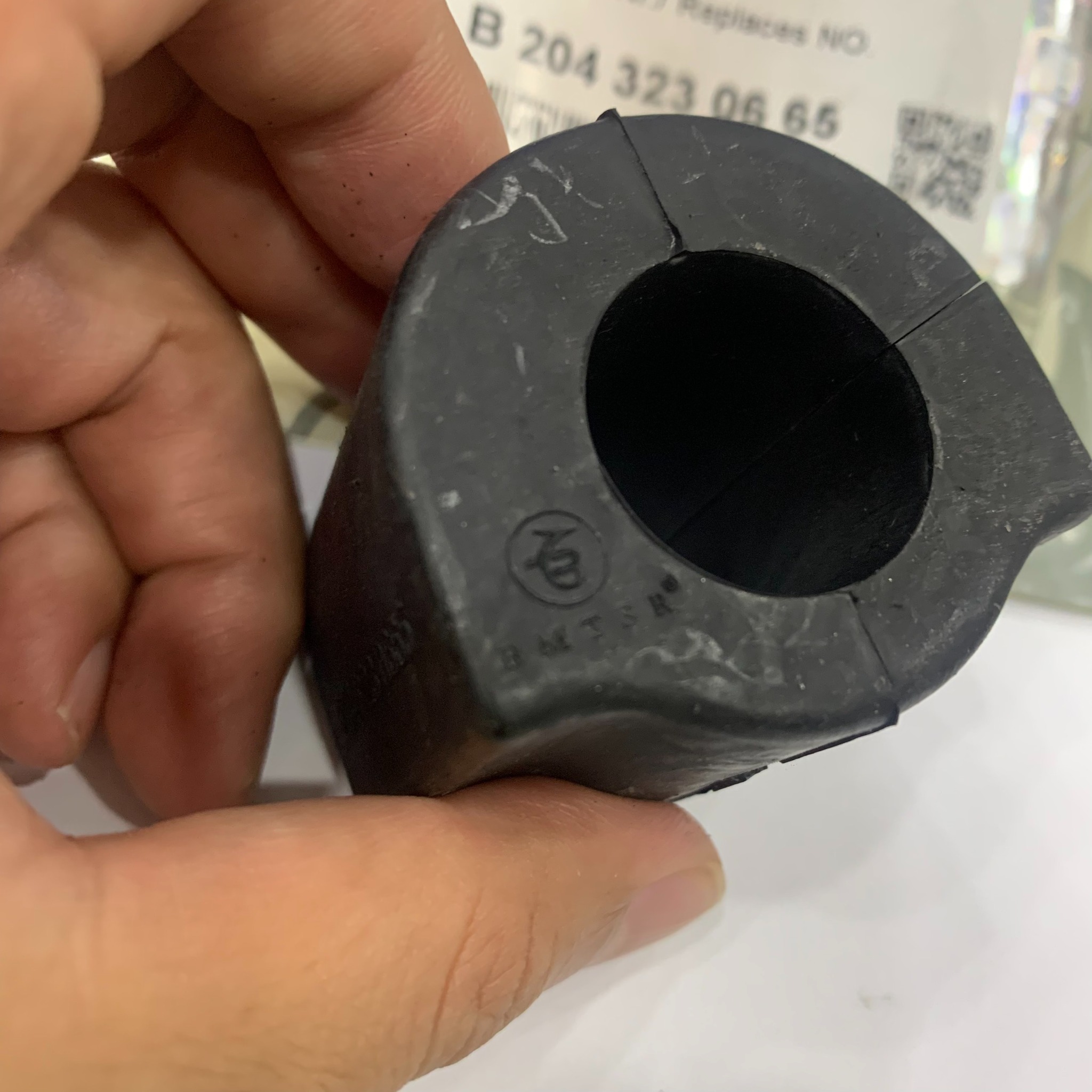 Cao su ống cân bằng trước Mercedes W204 C200, C350, C300, E350 đời 200 ...