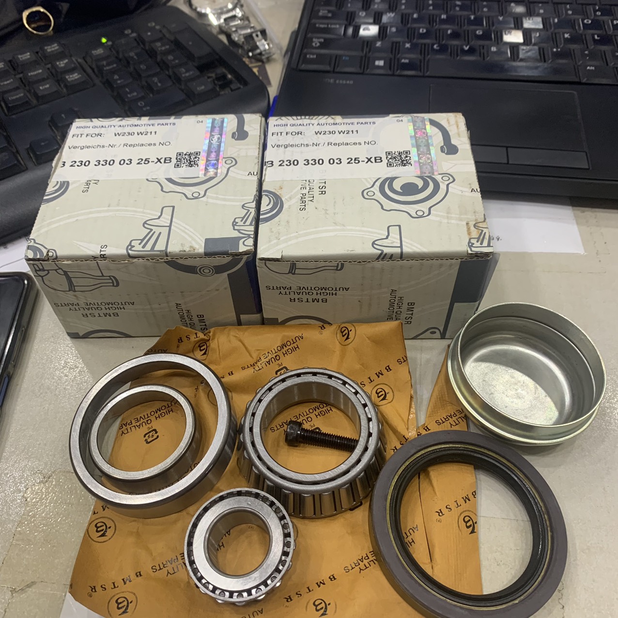 Bộ vòng bi moay ơ trước Mercedes W211 W219 W230 lắp cho E240, E280, E3 ...