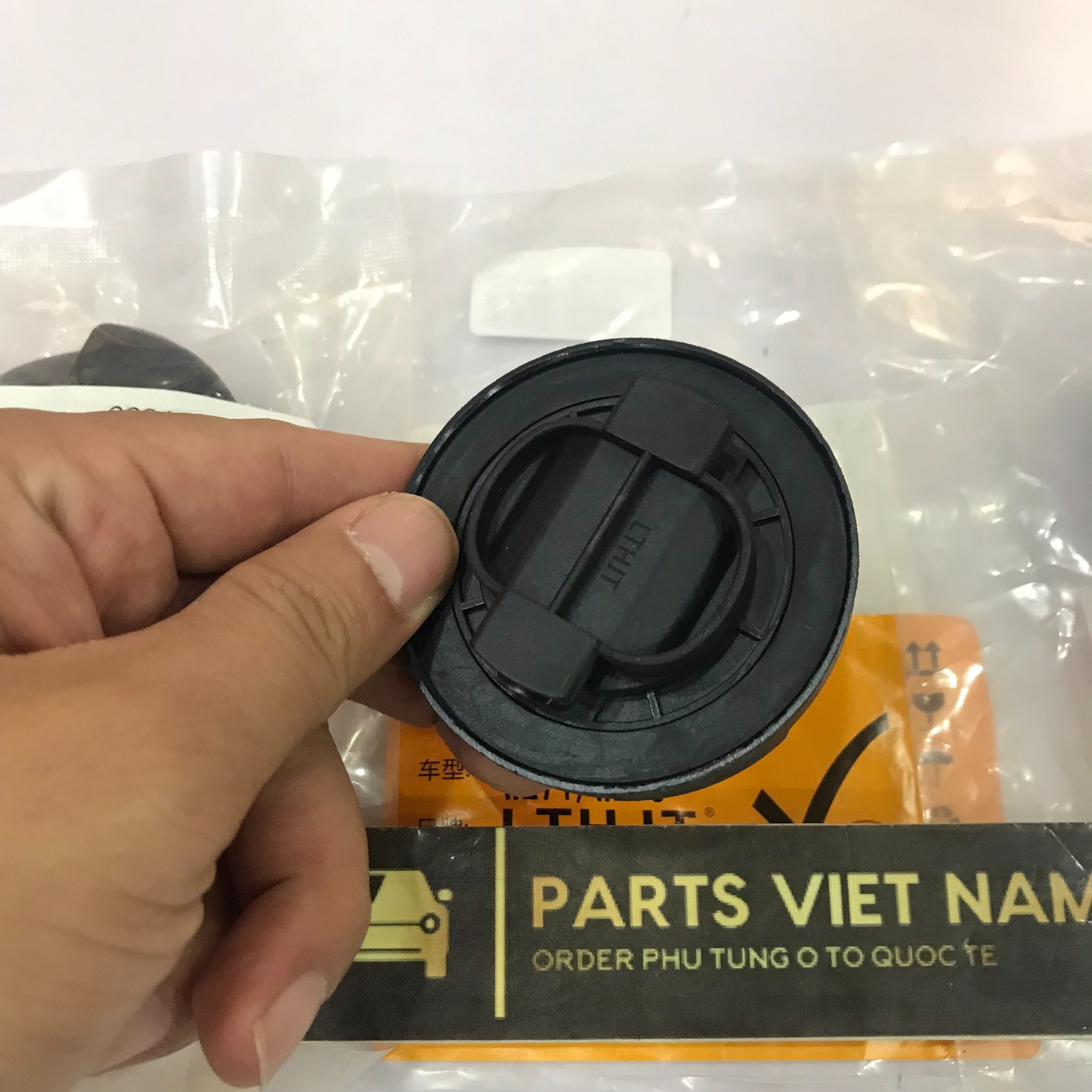 Nắp đổ dầu Mercedes W163 W164 W201 W202 W203 W208 W209 M271, M272, M27 ...