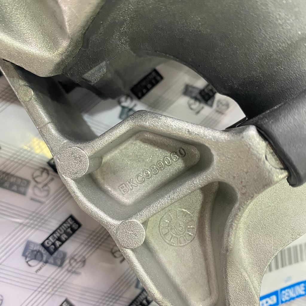 Chân đầu máy, chân thủy lực Mazda 2 và Mazda 3 động cơ 1.5 đời 2015 ...