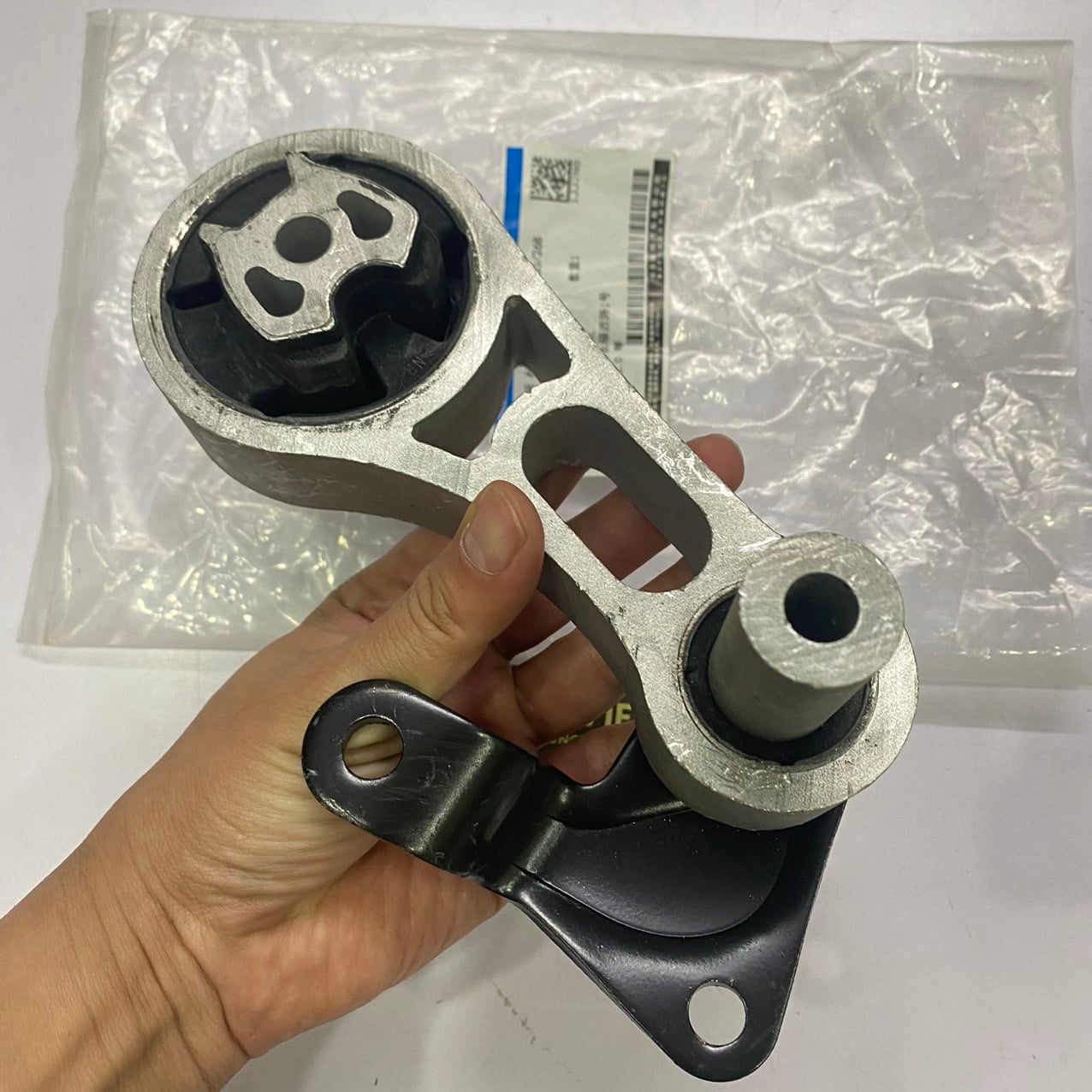 Chân đỡ hộp số, thanh giằng máy số 8 Ford EcoSport 1.5 đời 2014 - 2018 ...