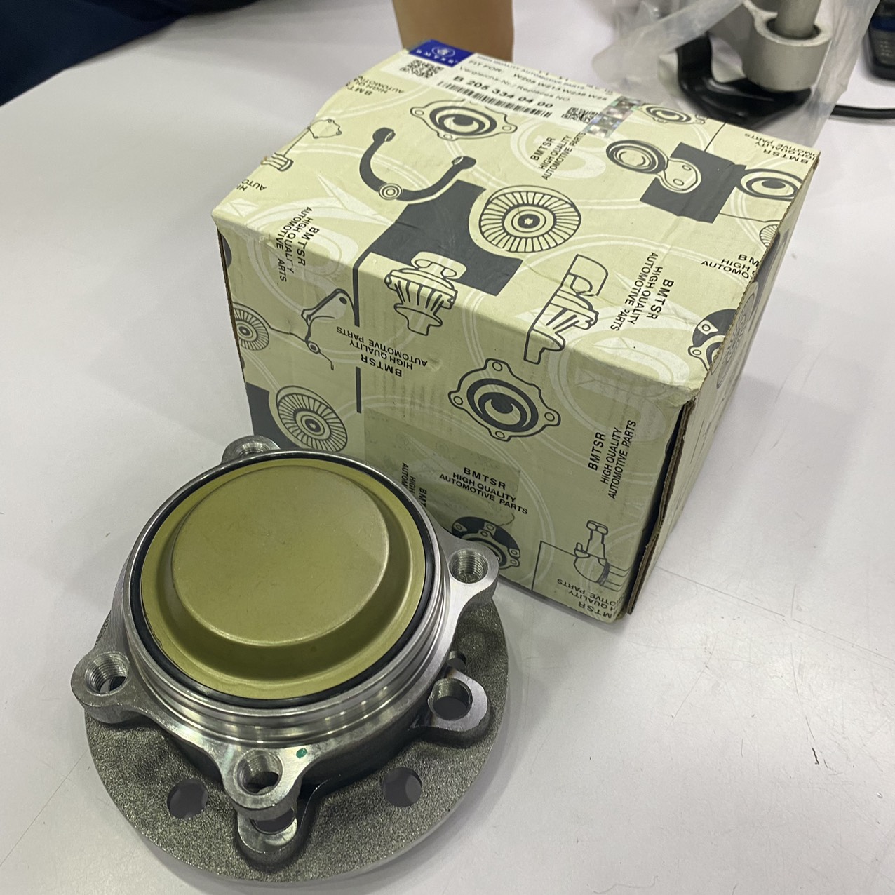 Cụm bi moay ơ trước Mercedes W205 C200, C250, C300, C350, C63 AMG đời ...