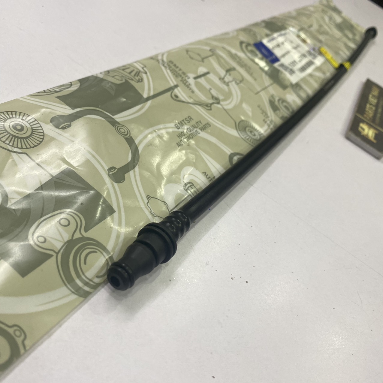 Ống nước hồi từ két nước đến bình nước phụ Mercedes W211, E200, E220 ...