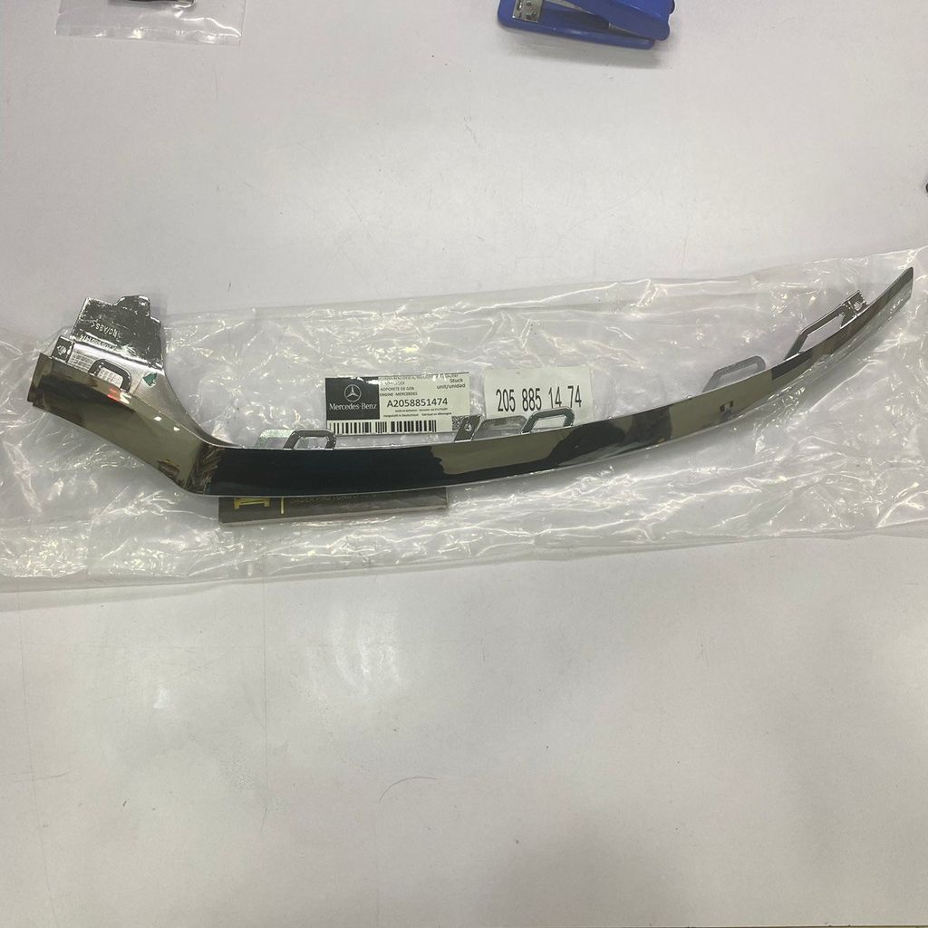 Nẹp mạ crom dưới ba đờ xốc trước Mercedes W205 C-Class C180, C200, C25 ...