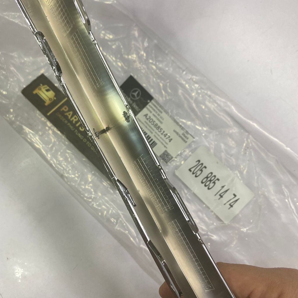 Nẹp mạ crom dưới ba đờ xốc trước Mercedes W205 C-Class C180, C200, C25 ...