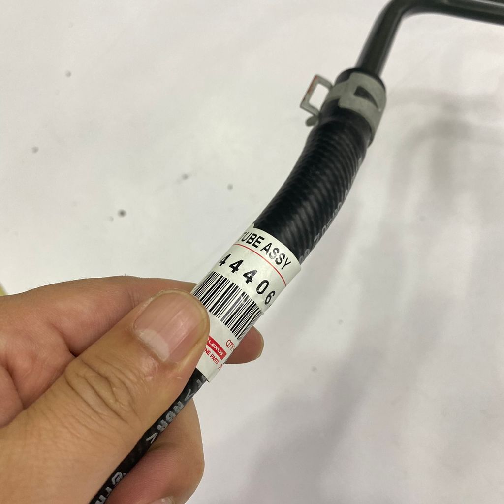 Ống dầu từ bình dầu trợ lực xuống thước Toyota Camry 2.0 ACV41, 2.4 LE ...