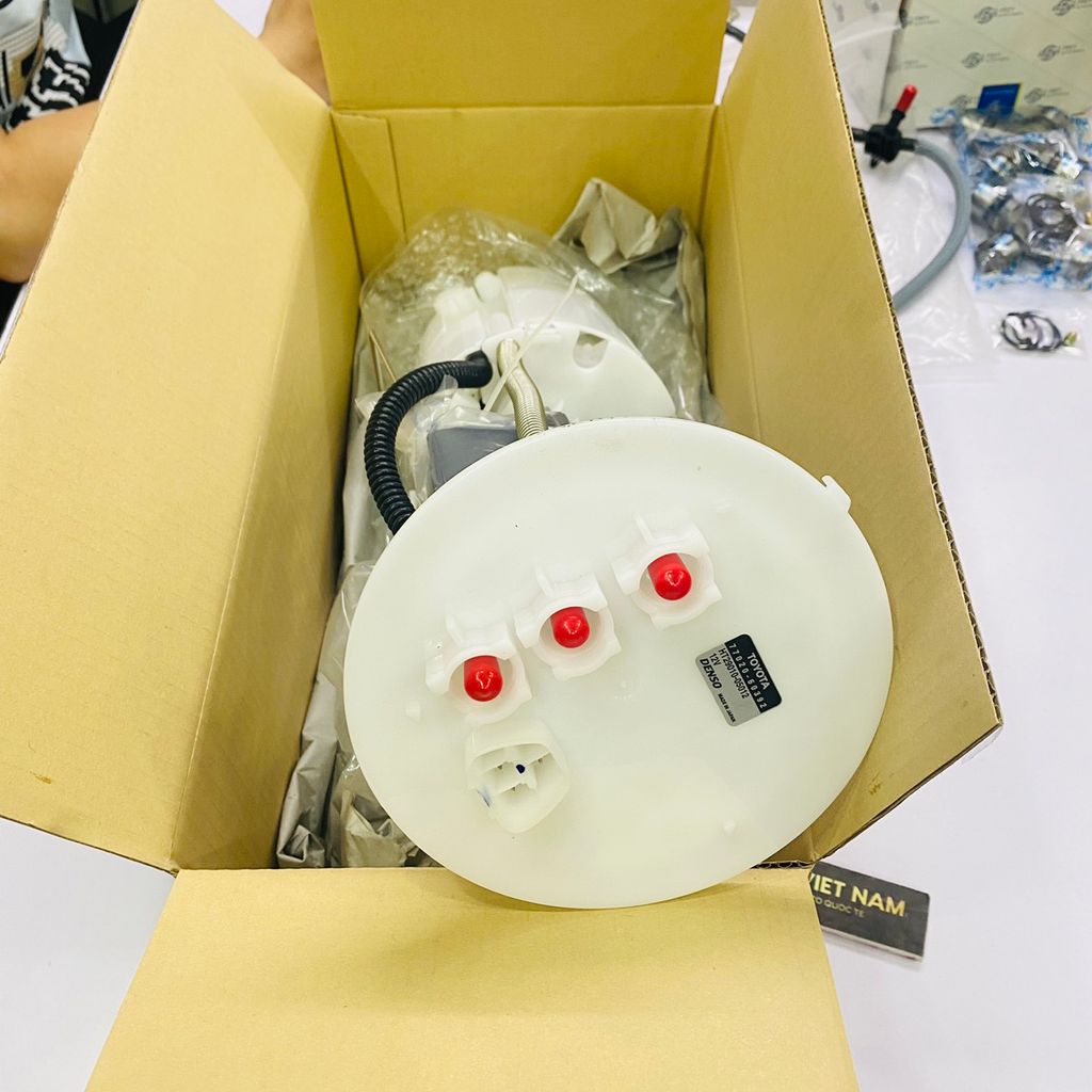 Cụm bơm xăng Land Cruiser GRJ200, URJ20, UZJ200, VDJ200 động cơ 1GR, 2 ...