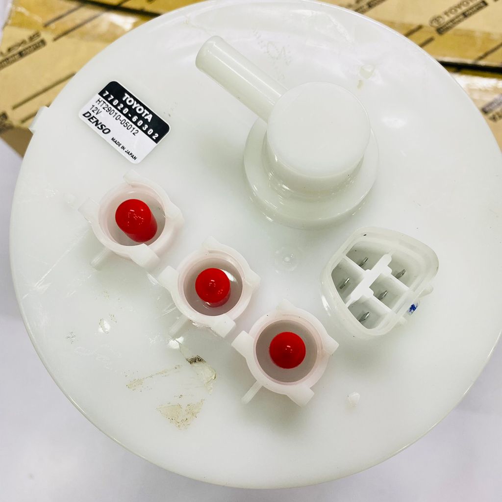 Cụm bơm xăng Land Cruiser có ống thông hơi động cơ 1UR, 3UR đời 2007 ...