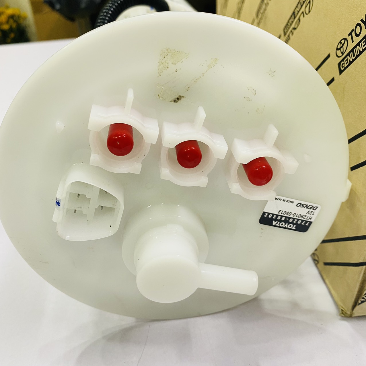 Cụm bơm xăng Land Cruiser có ống thông hơi động cơ 1UR, 3UR đời 2007 ...