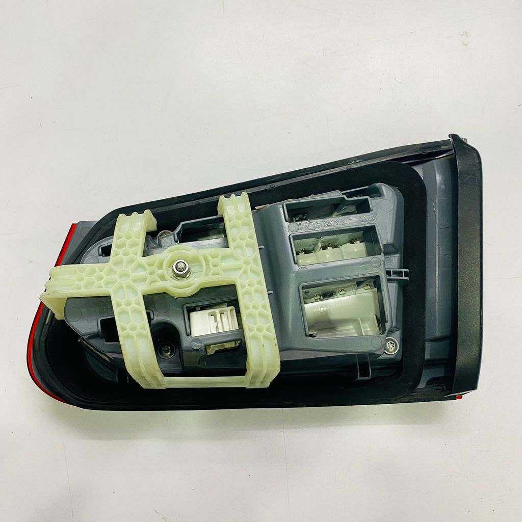 Đèn hậu trong bên lái Mercedes W253 GLC250, GLC300 đời 2016 - 2019. Hà ...