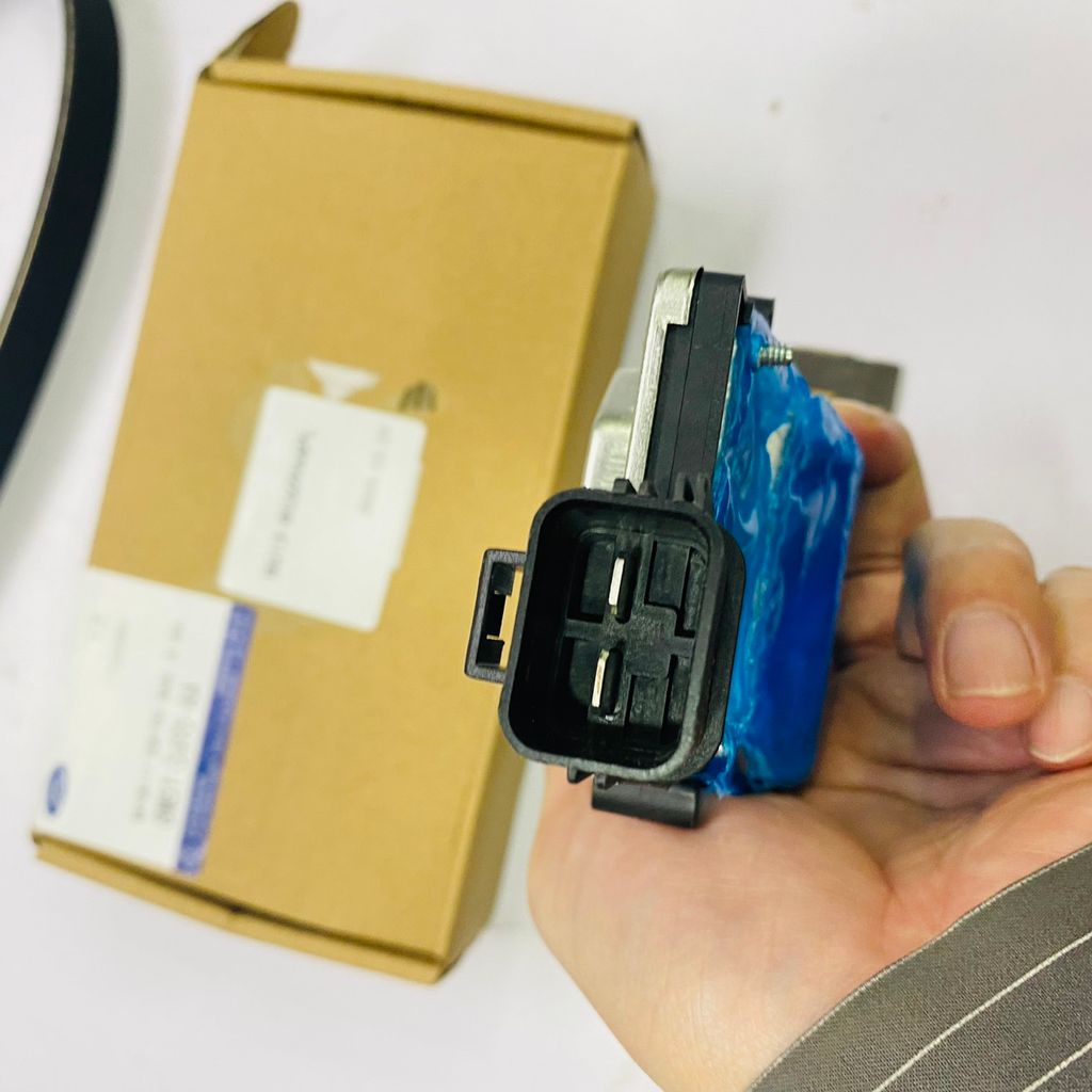 Hộp điều khiển quạt gió động cơ Mazda 3, Ford Focus đời 2005 - 2012. H ...