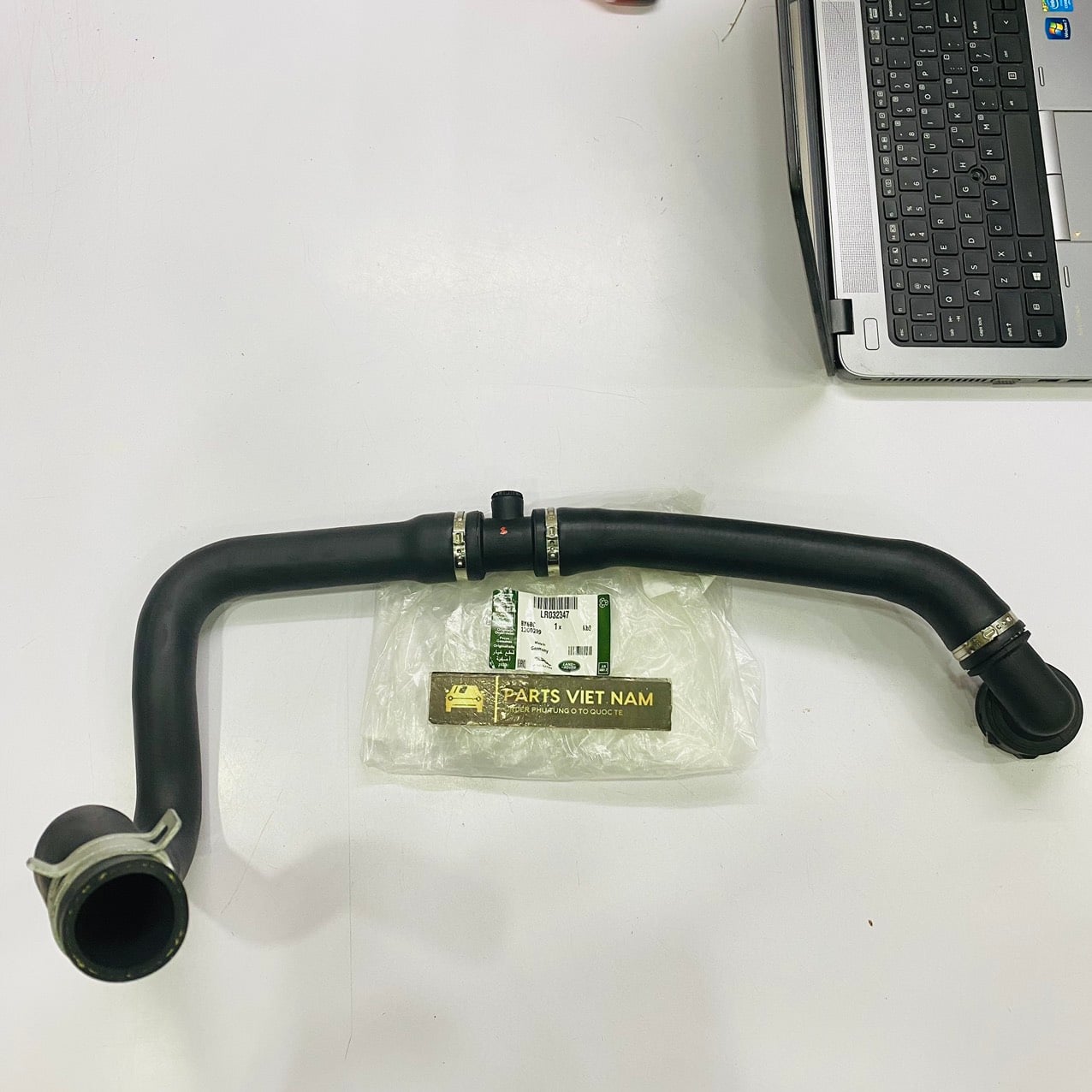 Ống nước trên két nước Land Rover Range Rover Evoque, Discovery ...