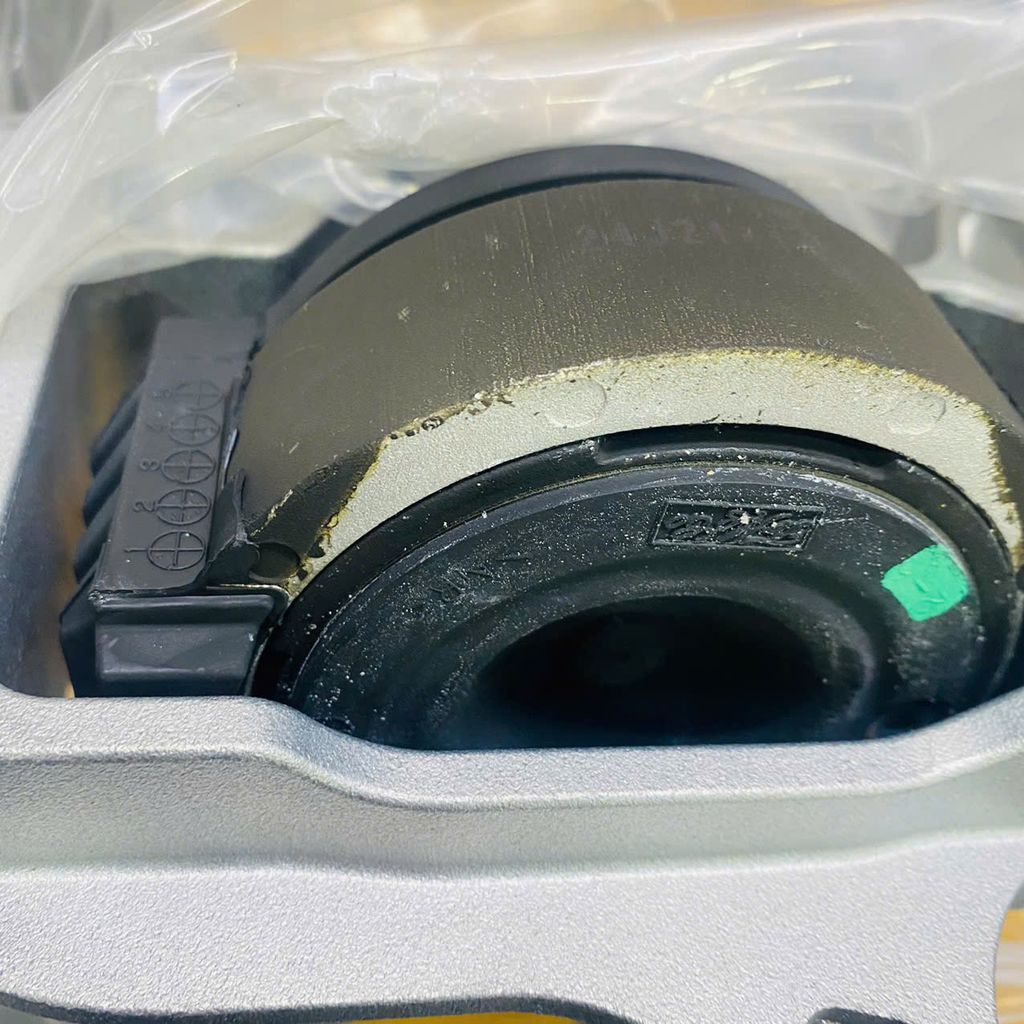 Cao su chân đầu máy hay chân thủy lực Mazda 2 đời 2015 – 2019. – Parts ...