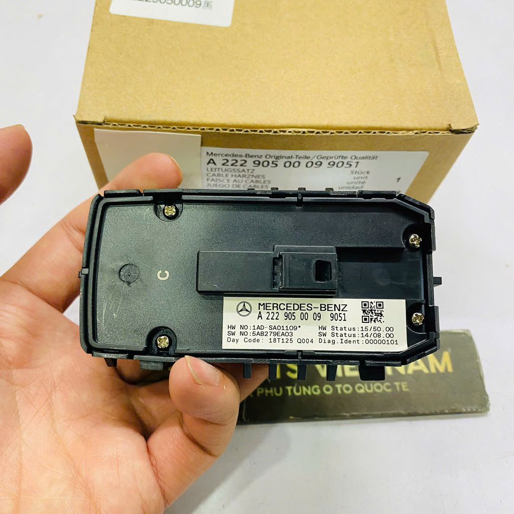 Công tắc lên xuống kính cửa sau bên trái hoặc lái đế đen. – Parts Viet ...