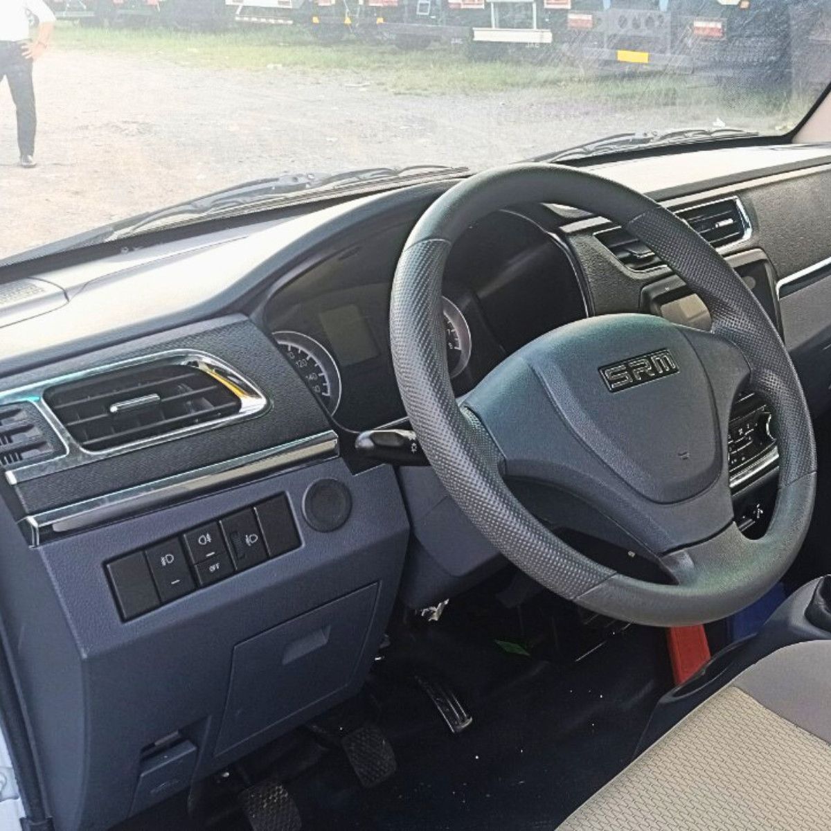 XE VAN SRM 5 CHỖ NGỒI 650KG (SRM X30-V5) KHÔNG CẤM GIỜ – phumanxetaivn