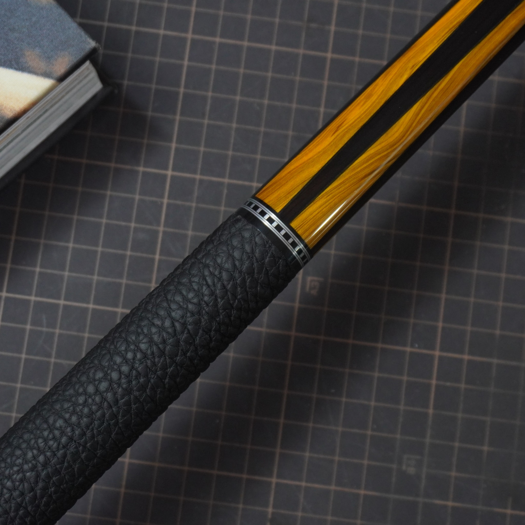 Bọc cơ da bò togo màu đen cho chuôi Mit Cues – H&Homies