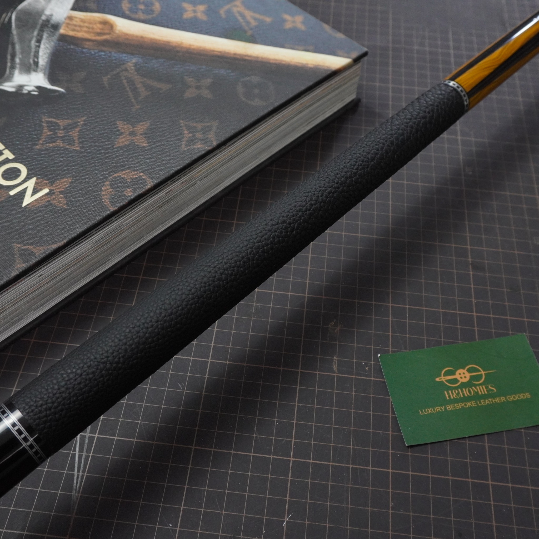 Bọc cơ da bò togo màu đen cho chuôi Mit Cues – H&Homies