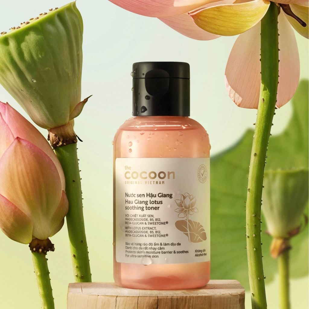 Cocoon Nước Sen Hậu Giang Lotus Soothing TonerCocoon Nước Sen Hậu Giang ...