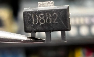 Linh kiện Transistor dán D882 882 3A 40V NPN