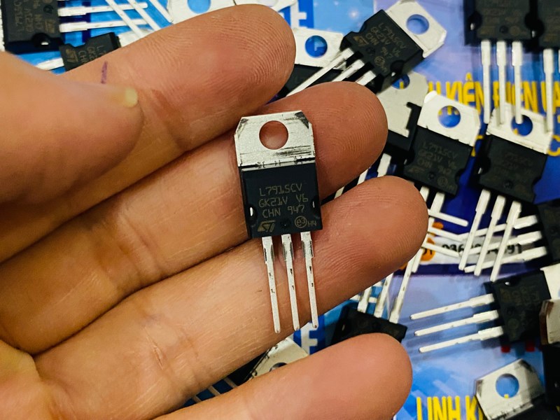 Linh Kiện IC Ổn Áp Nguồn 15V L7915 1.5A TO-220