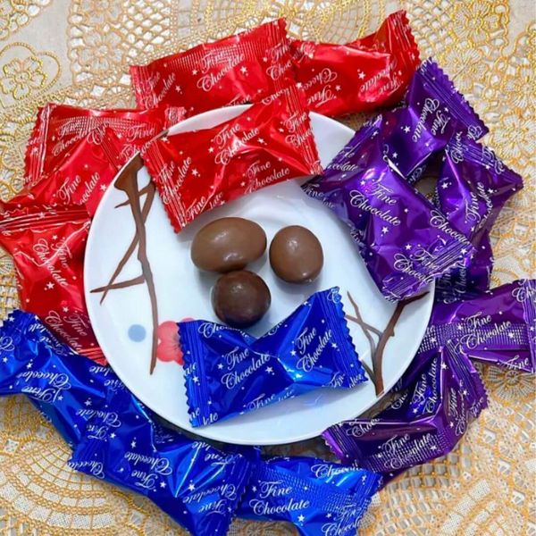 Hộp Socola Sữa Hạt Hạnh Nhân Almond Vintage Luxury 125g Màu Đỏ – Cỏ Sáu ...