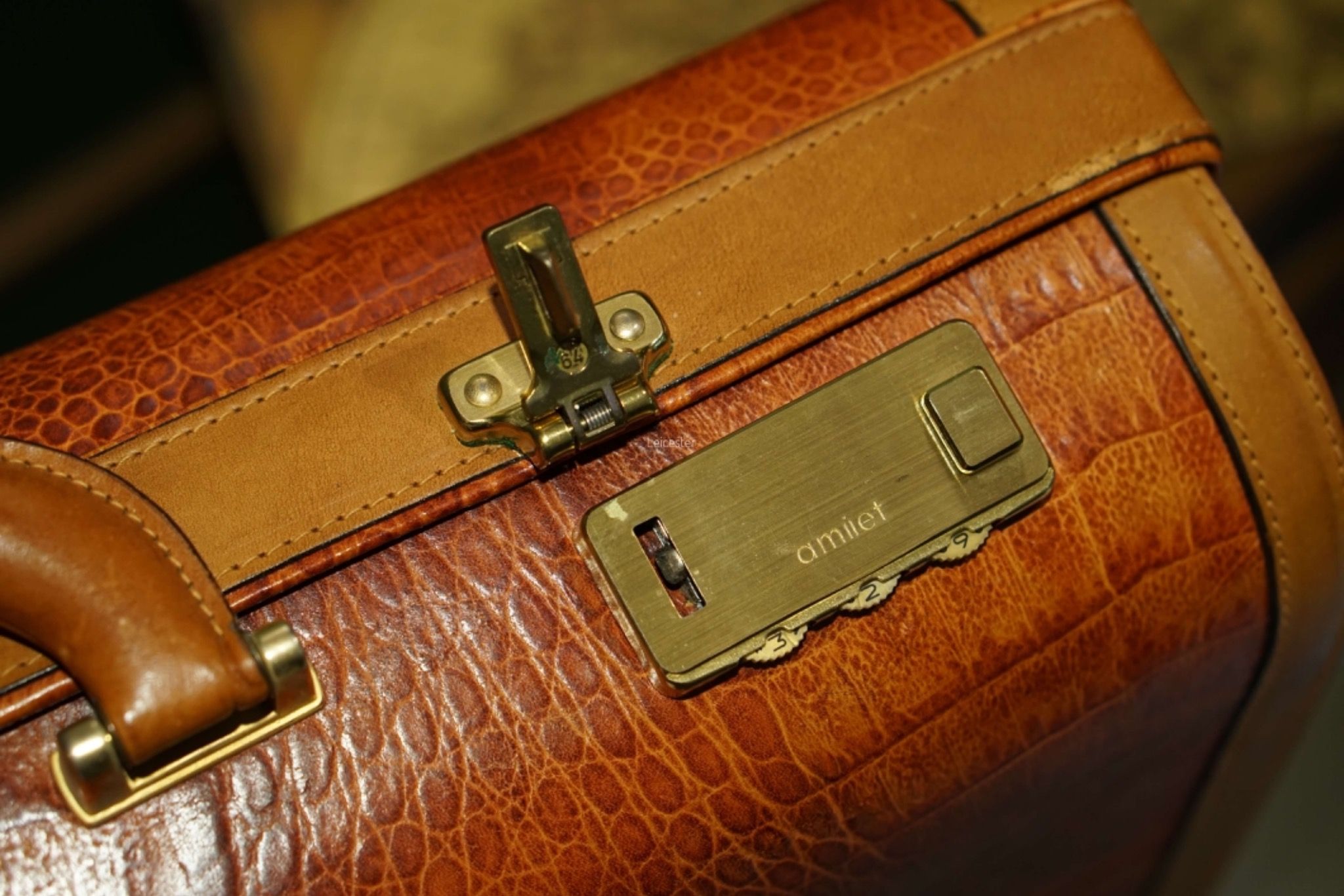 Vali Da Cá Sấu Cổ điển – Leicester