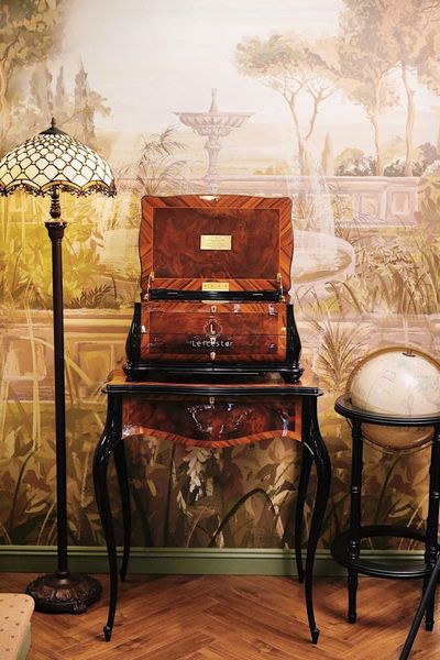 “Antoine Favre” Music Box Reuge 72 notes – Leicester
