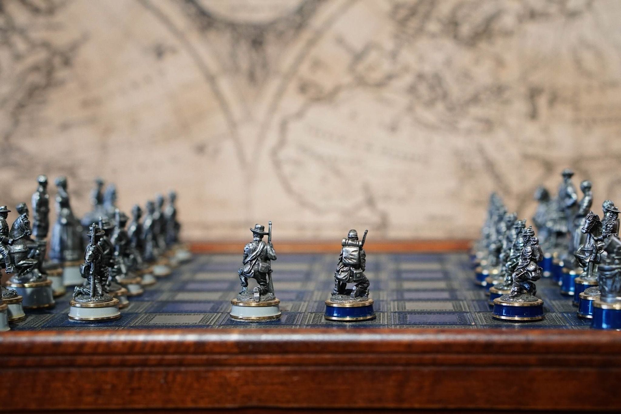 CIVIL WAR PEWTER CHESS SET 1983 – Leicester