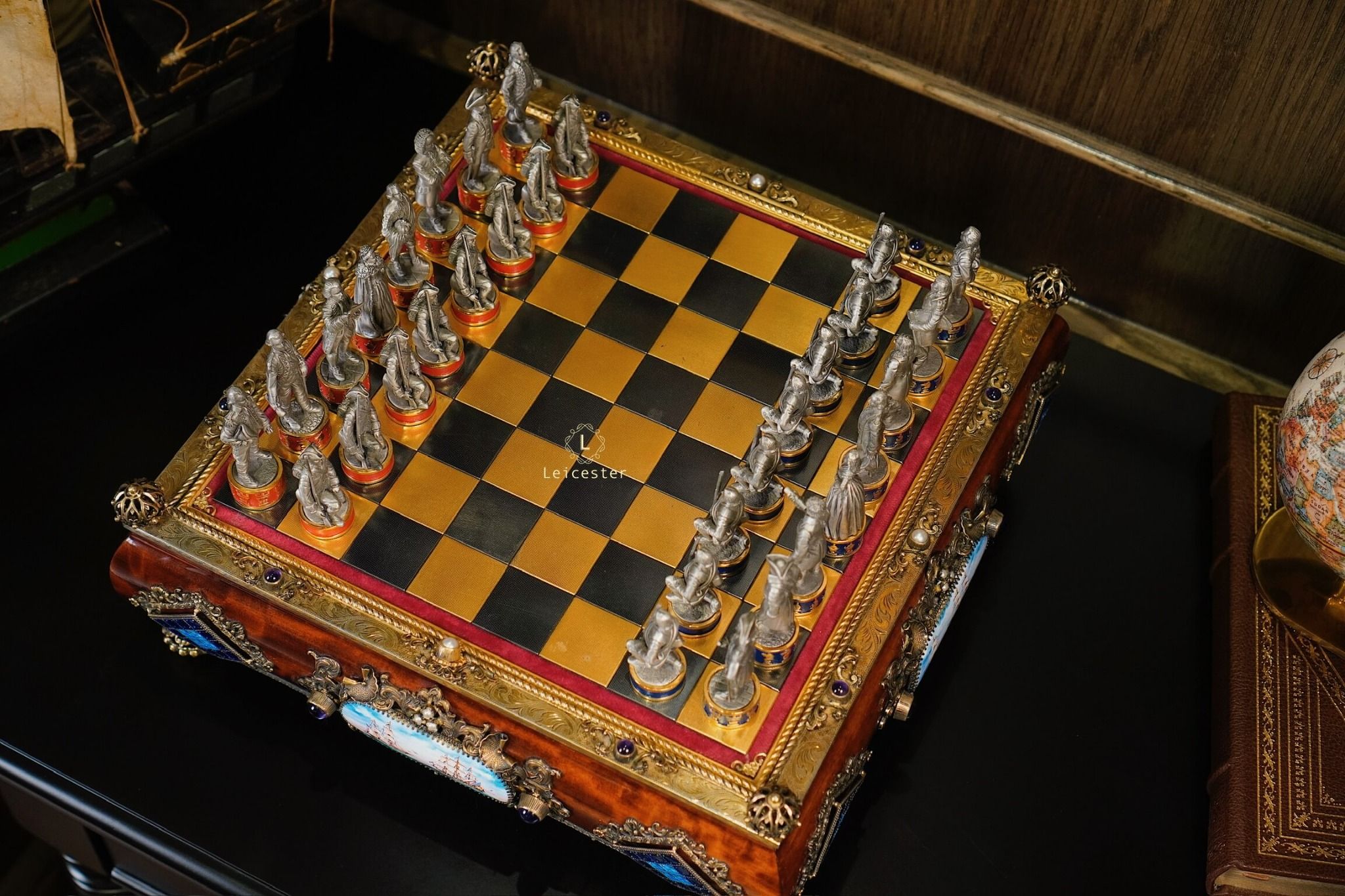The Revolutionary War Chess Set – Leicester
