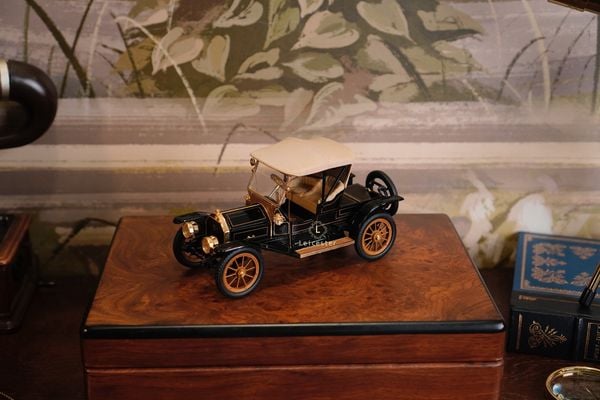 The 1910 Cadillac Model Thirty Roadster model – Leicester