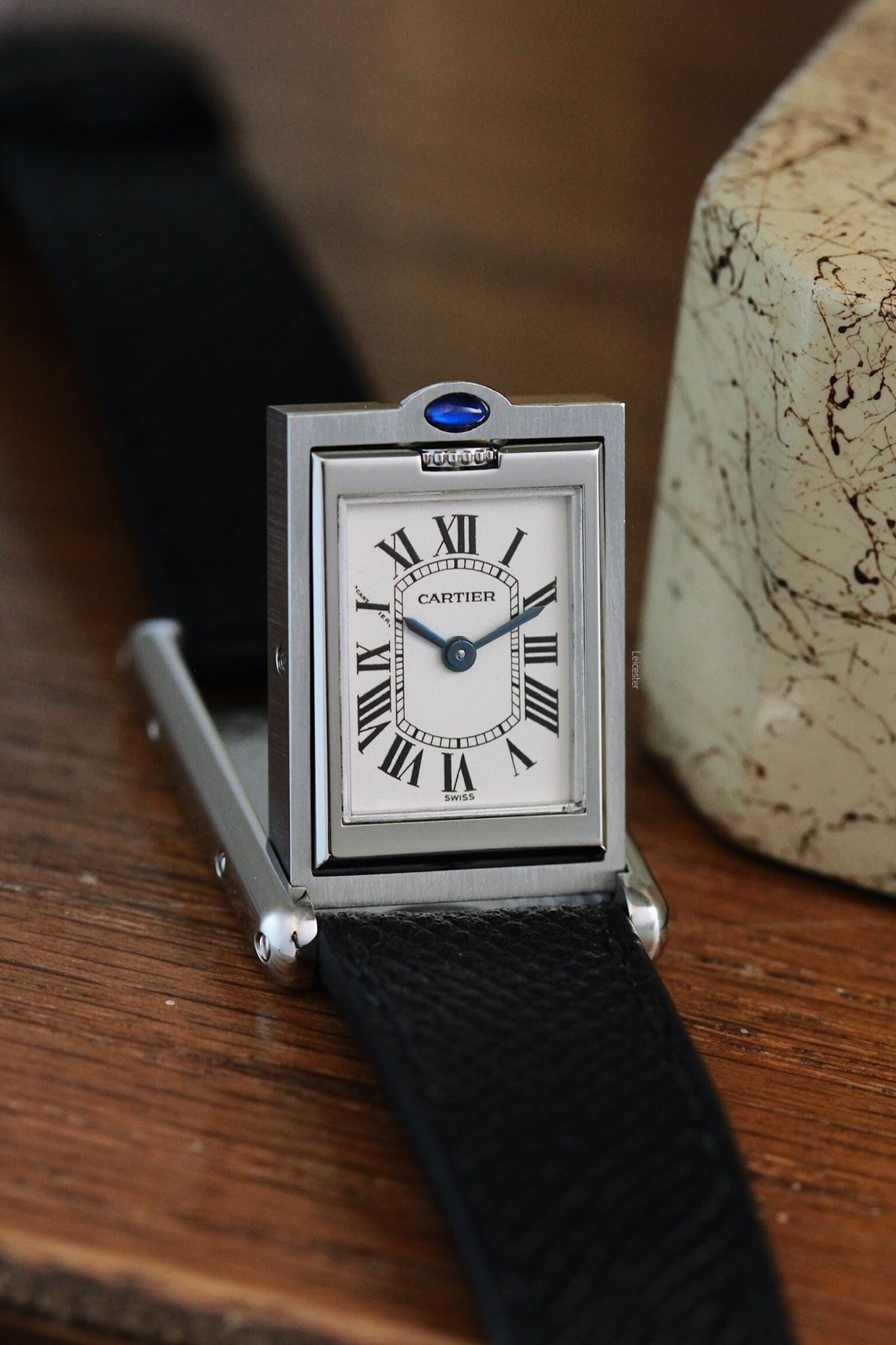 CARTIER TANK BASCULANTE REF 2386 – Leicester