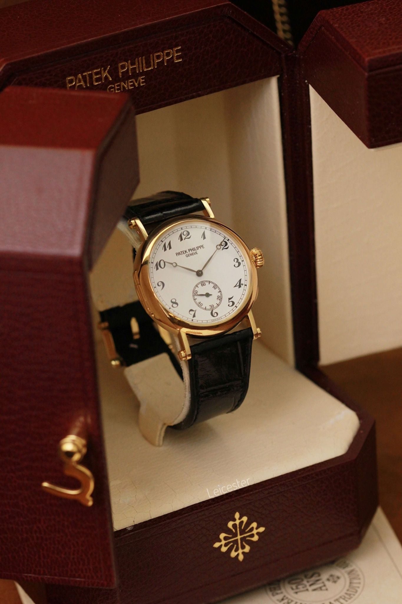 PATEK PHILIPPE OFFICER CALATRAVA 3960 – Leicester