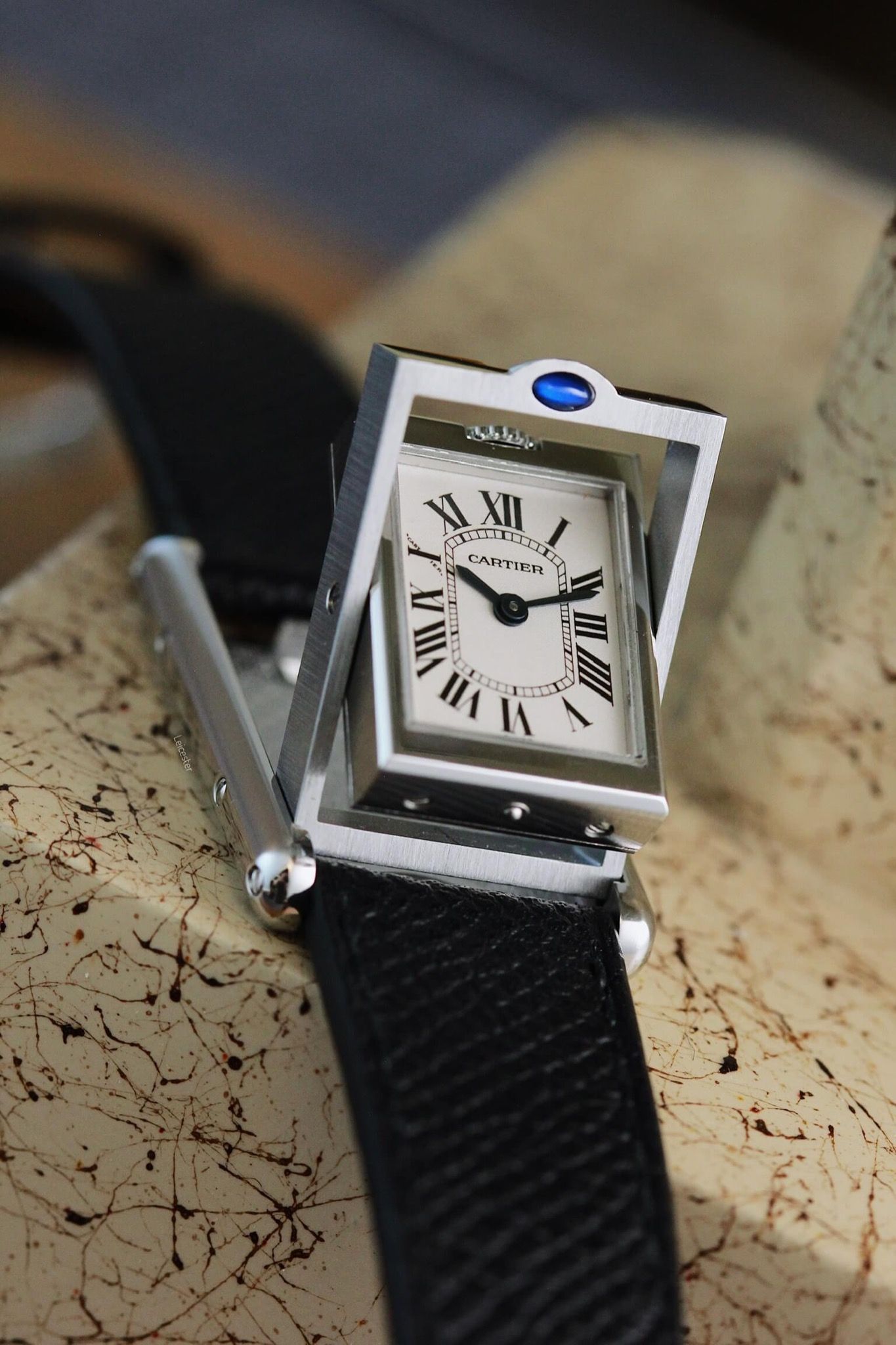 CARTIER TANK BASCULANTE REF 2386 – Leicester