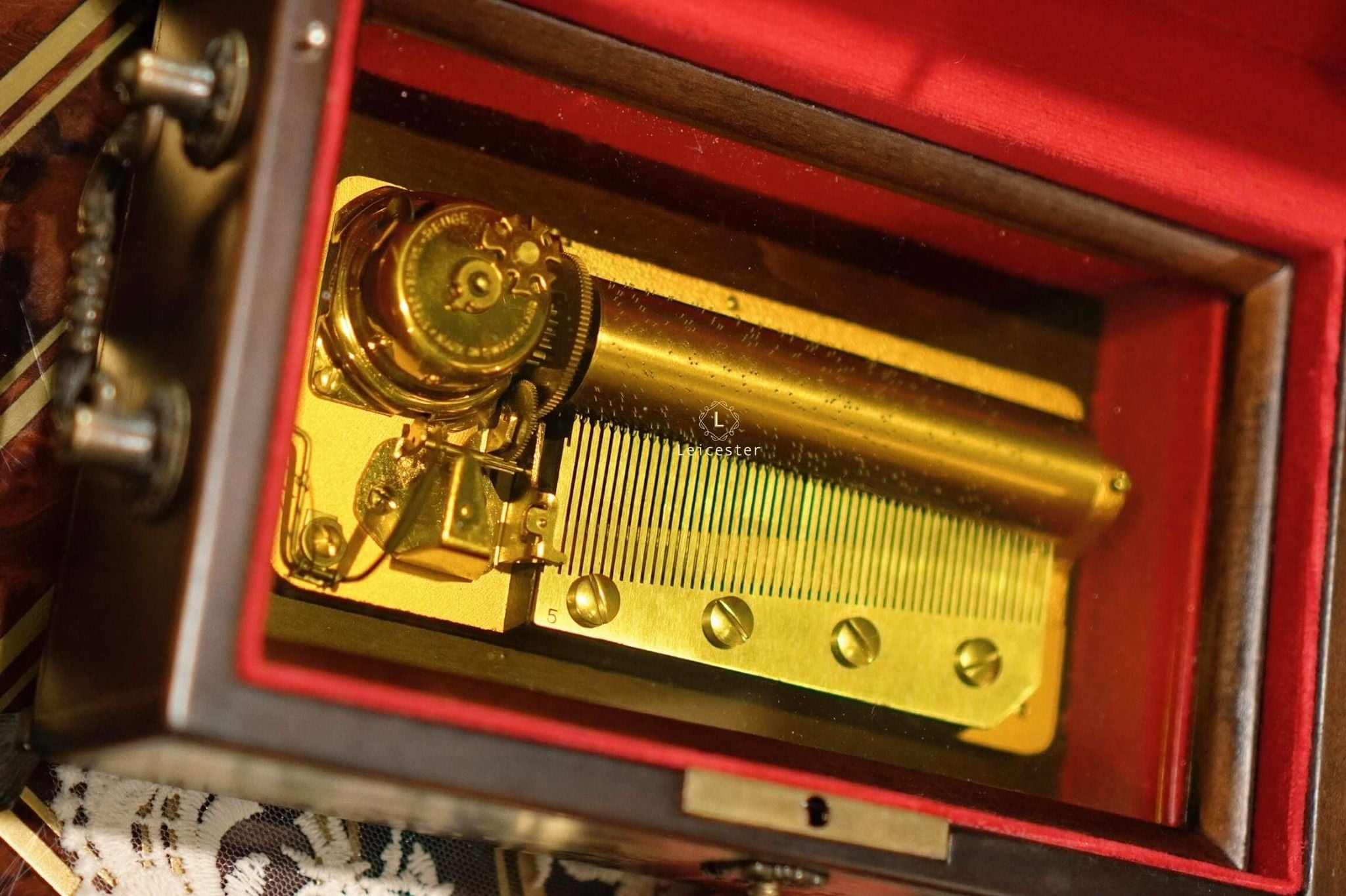 Hộp nhạc đựng trang sức REUGE 50 notes – Leicester